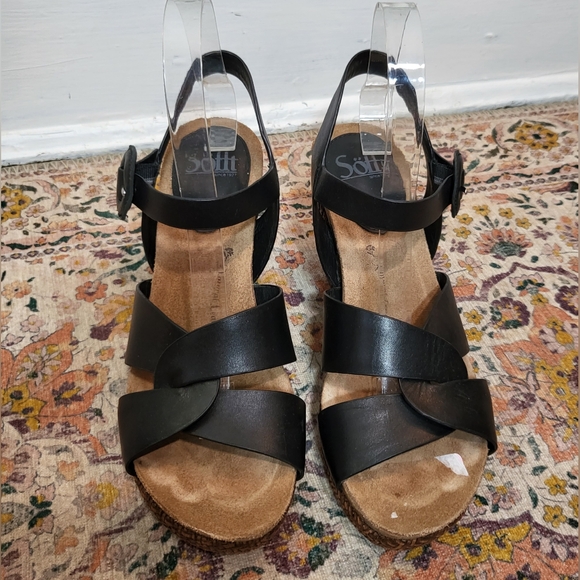 Sofft | Shoes | Sofft Wedge Espadrille Sandal In Black Leather Size 8 ...